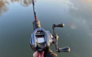 【24SLX インプレ】メタニウム以上の軽量ルアー万能機 | PEIのタックル研究所